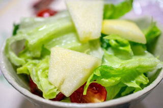 【きょうの料理】キャベツとりんごのサラダのレシピ 有元葉子さんが教えるキャベツの下ごしらえ - beautiful-world